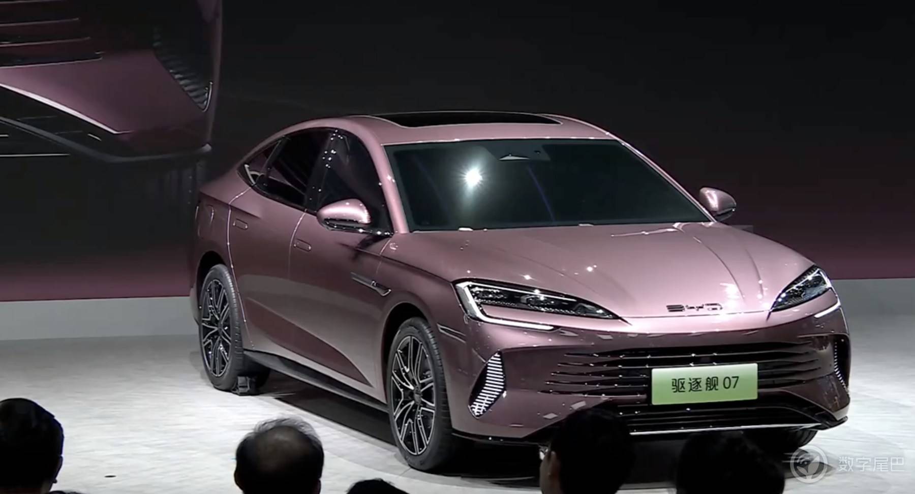 【晚報】比亞迪 U8 正式亮相/WPS AI 官宣 | 香港矽谷